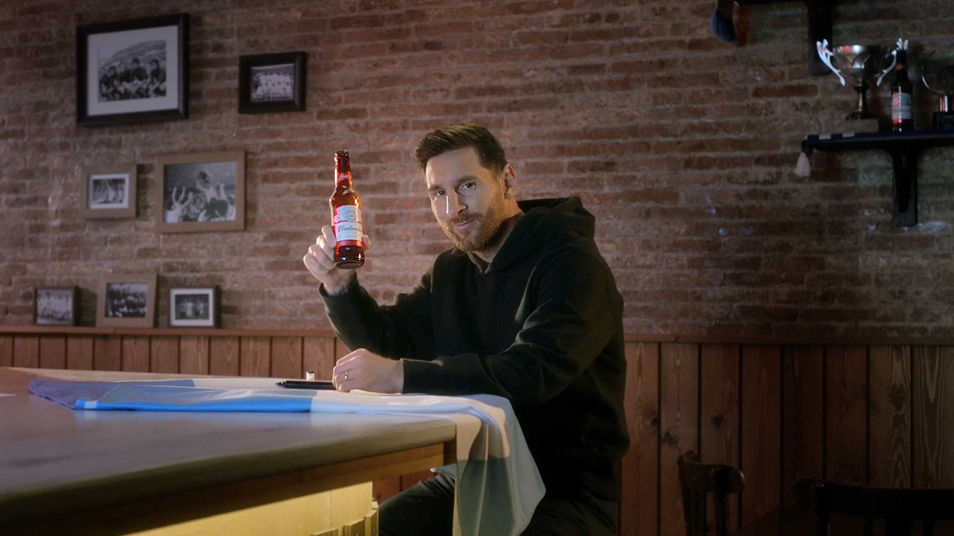 Budweiser rinde homenaje a Lionel Messi con una nueva edición especial ...